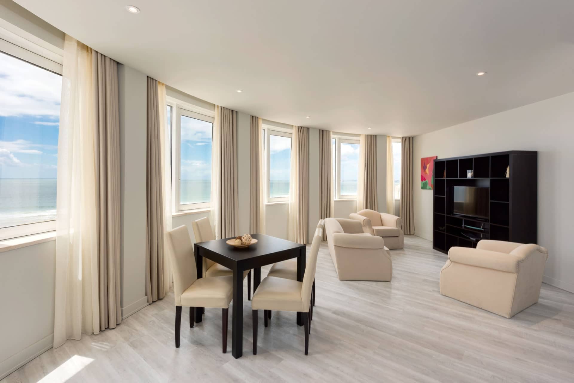 PREMIUM OCEAN VIEW JUNIOR SUITE HIGH FLOOR - TRYP Costa da Caparica