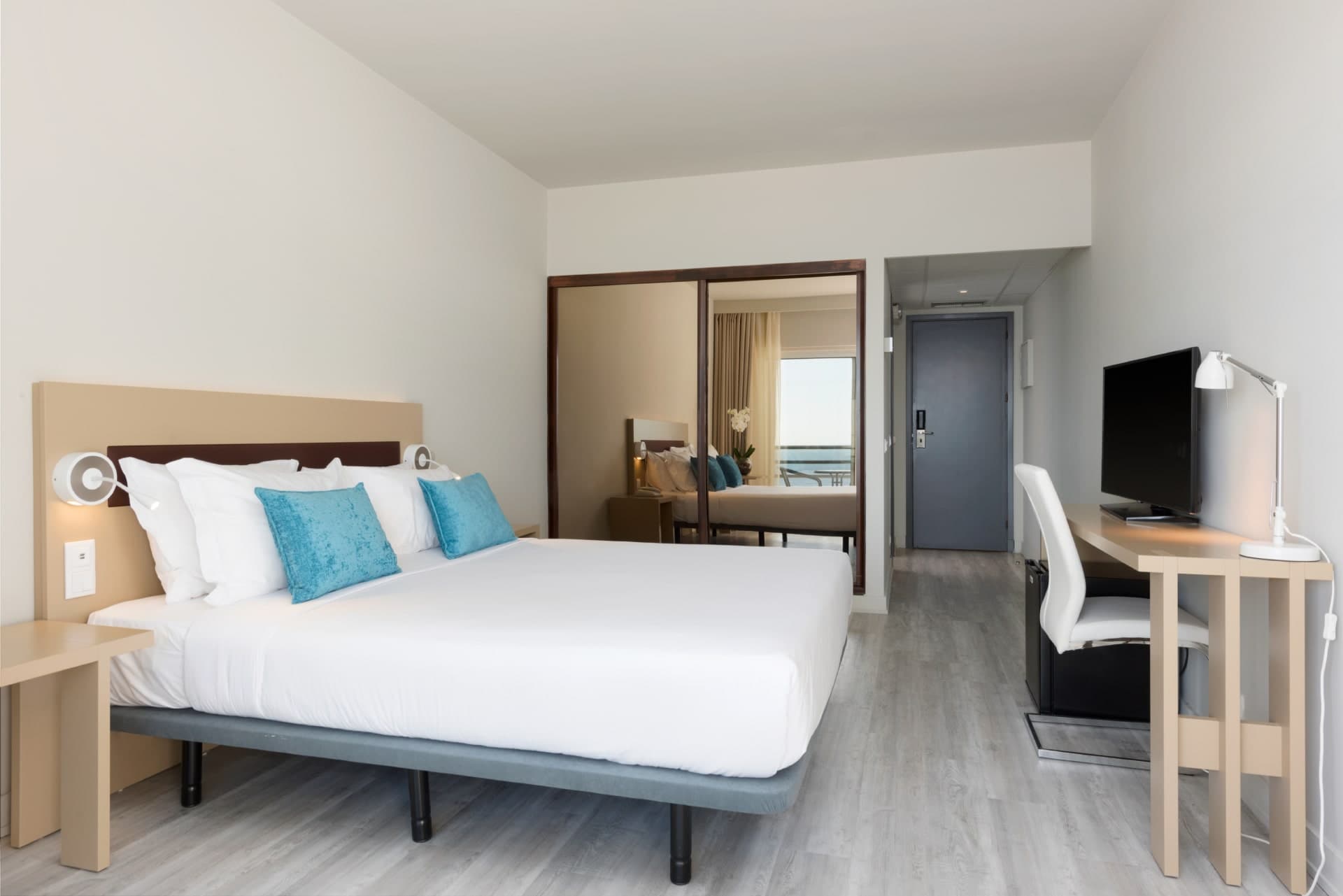 Home - TRYP Costa da Caparica